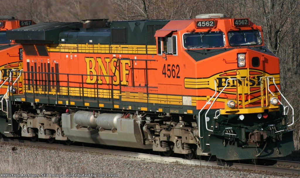 BNSF 4562